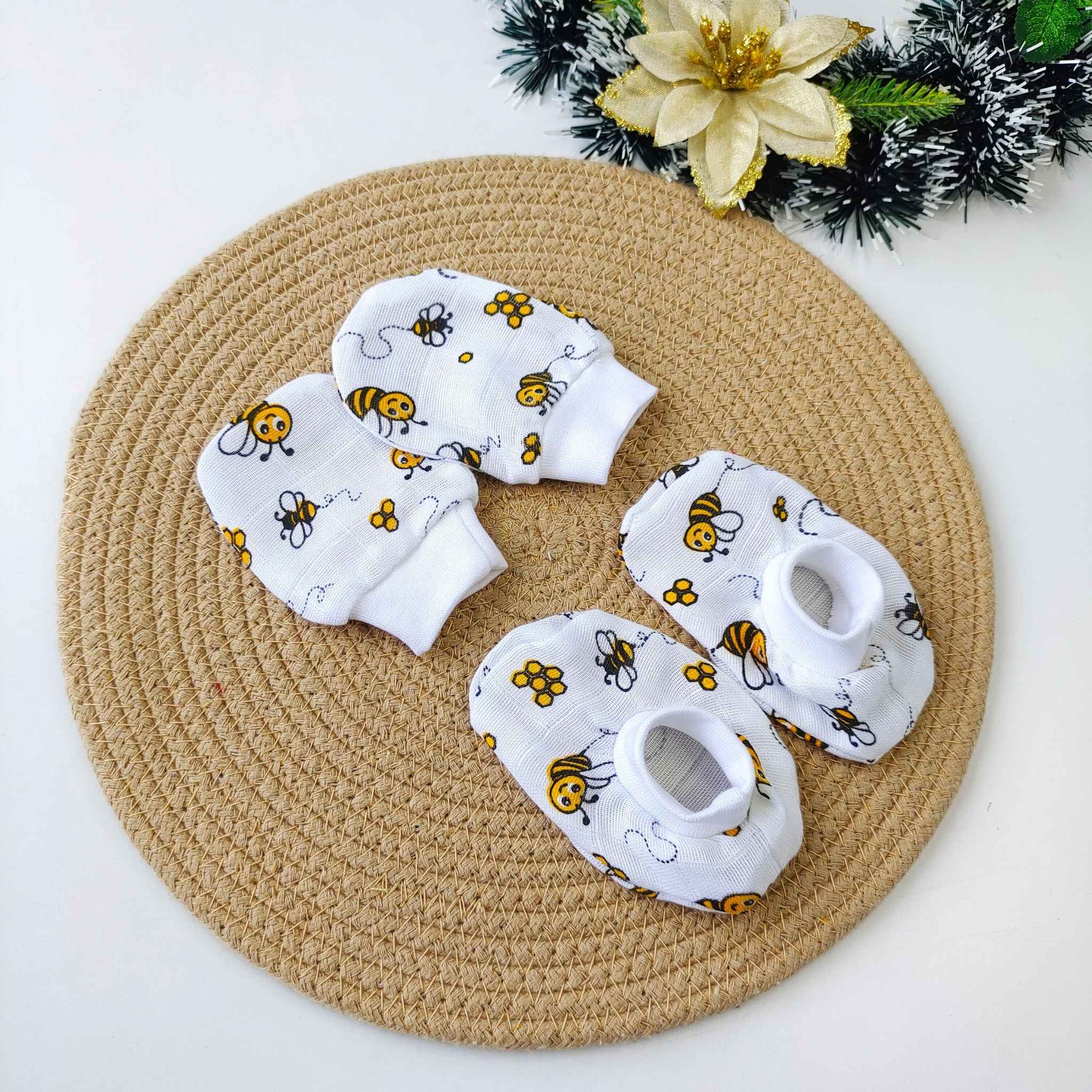 Muslin Mittens Booties Set – Honeybees – Pikaboo Kidz