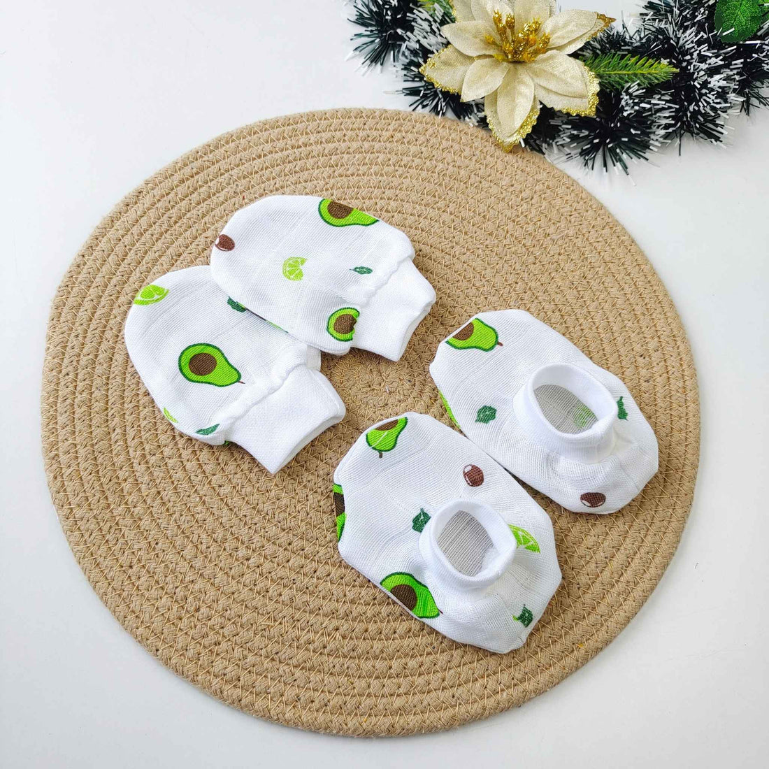 Muslin Mittens Booties Set – Avacado – Pikaboo Kidz