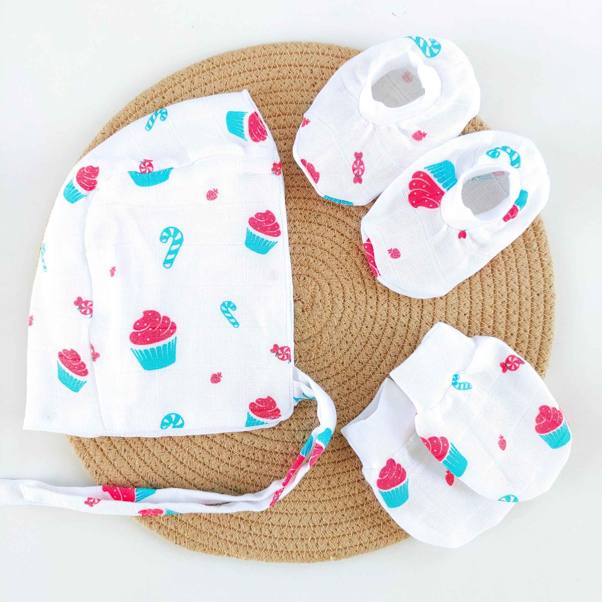 Muslin Cap mittens Booties – Cupcakes – Pikaboo Kidz